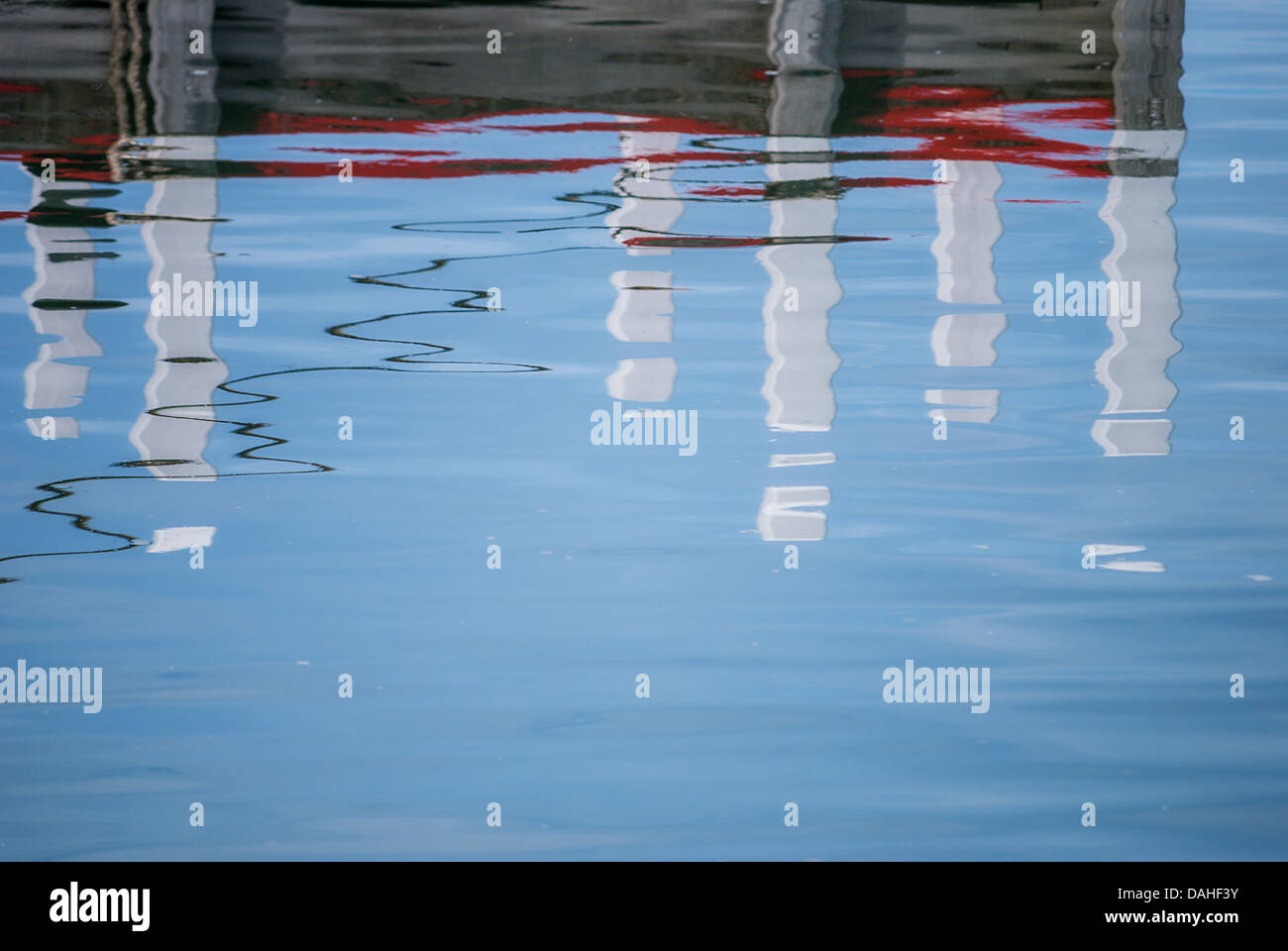 Reflection images of water hi-res stock photography and images - Alamy
