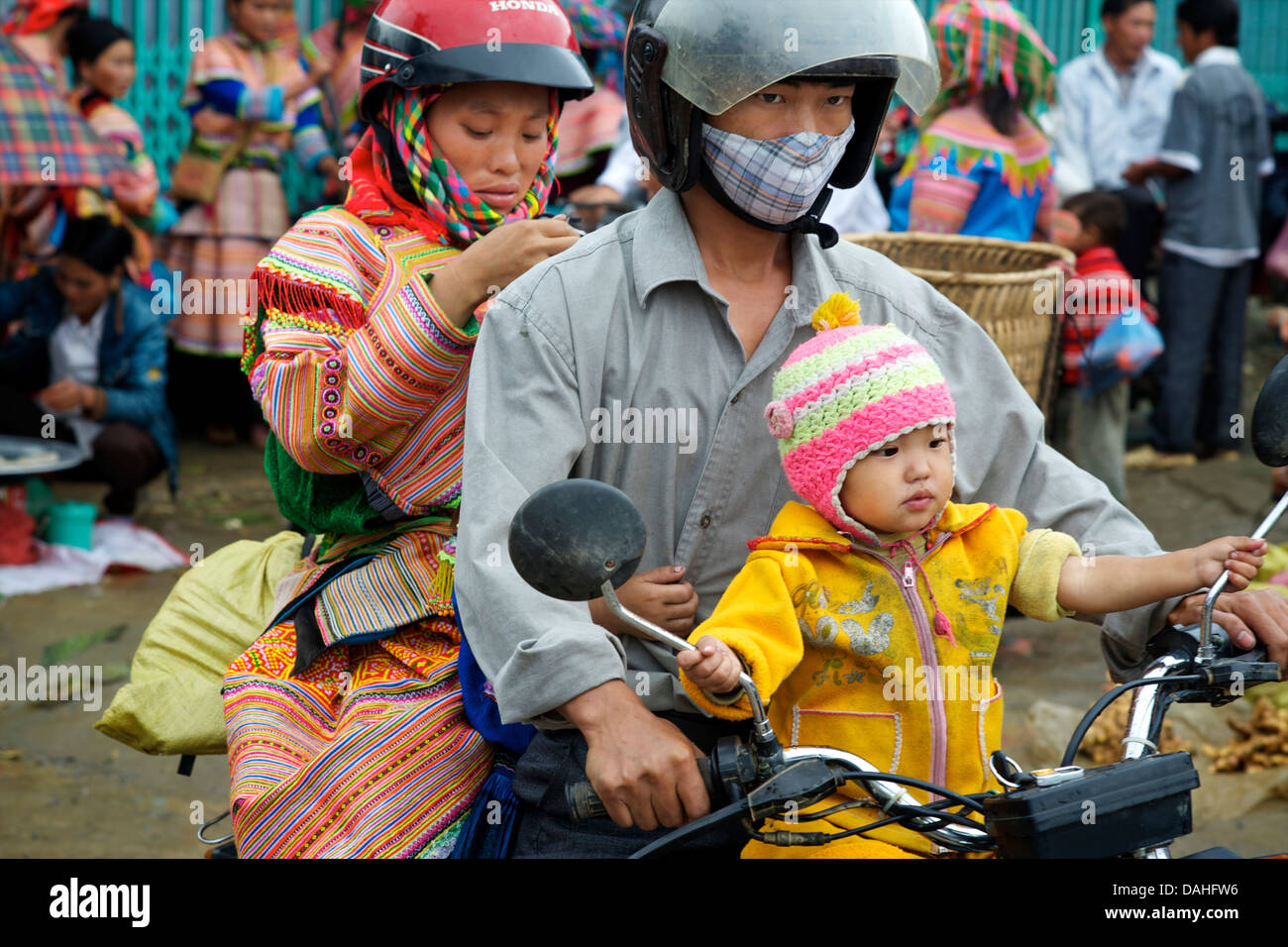 Hmong family hi-res stock photography and images - Alamy