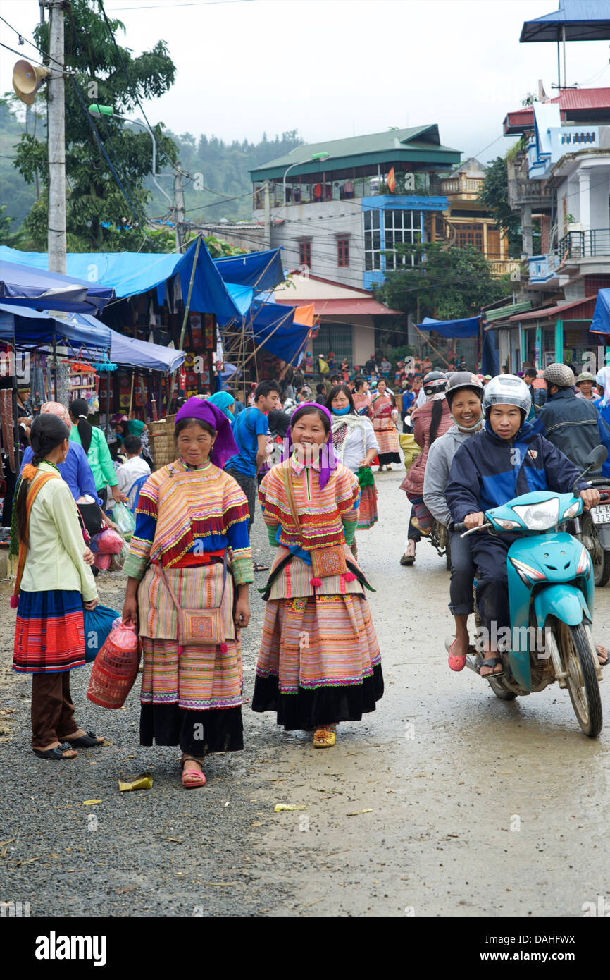 Mercado hmong vietnam hi-res stock photography and images - Alamy