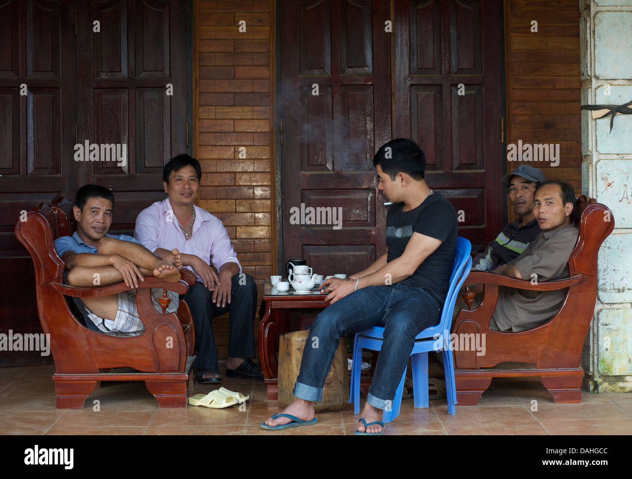 Vietnamese men sitting together and enjoying a cup of tea and a smoke ...