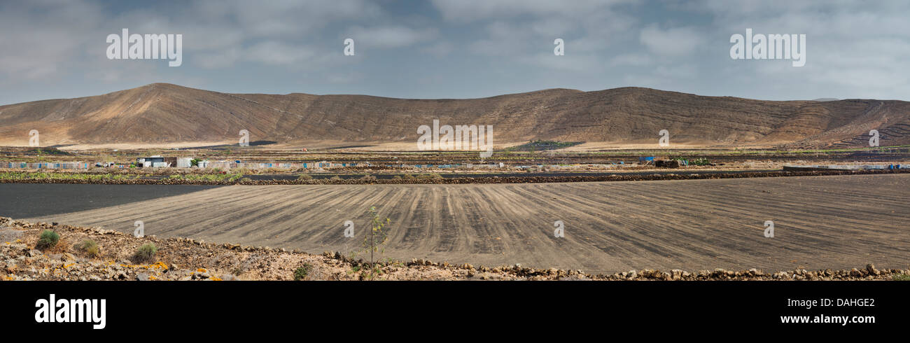 The El Cuchillo Maar, a large hydrovolcanic crater now used for ...