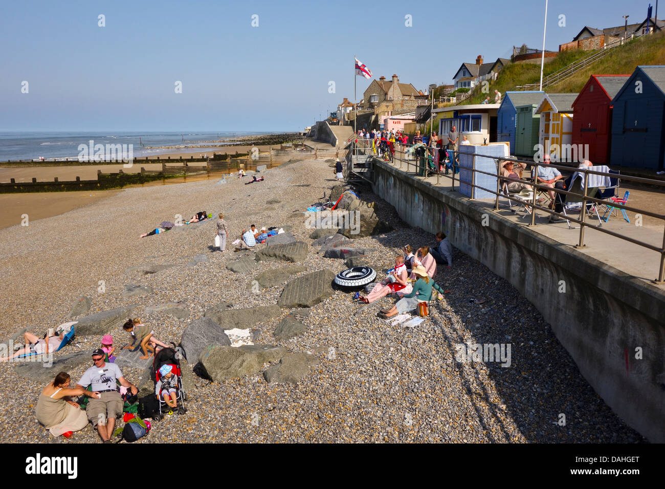 Sheringham beach and promenade Stock Photo - Alamy