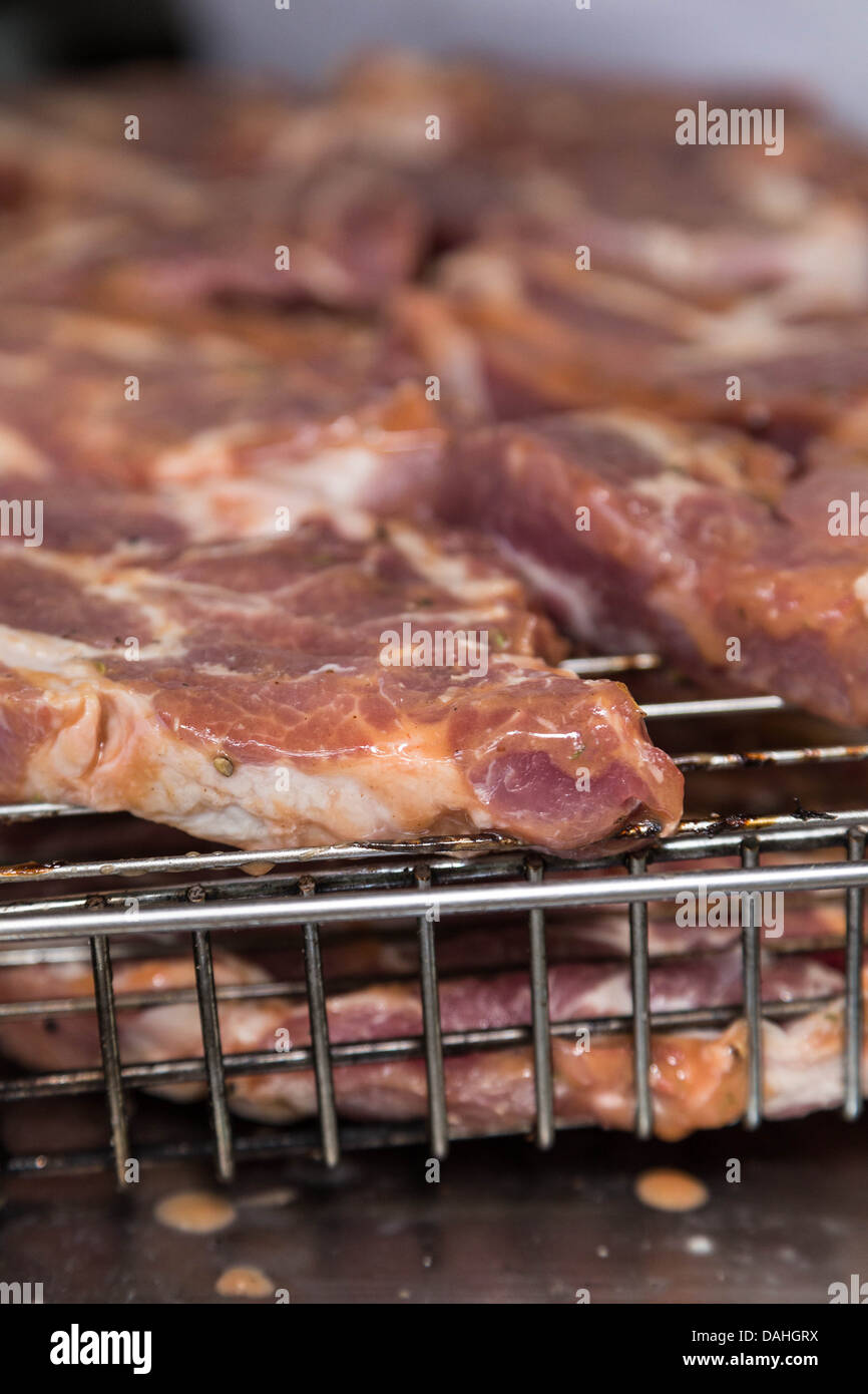 uncooked meat steaks in grilled barbecue Stock Photo - Alamy