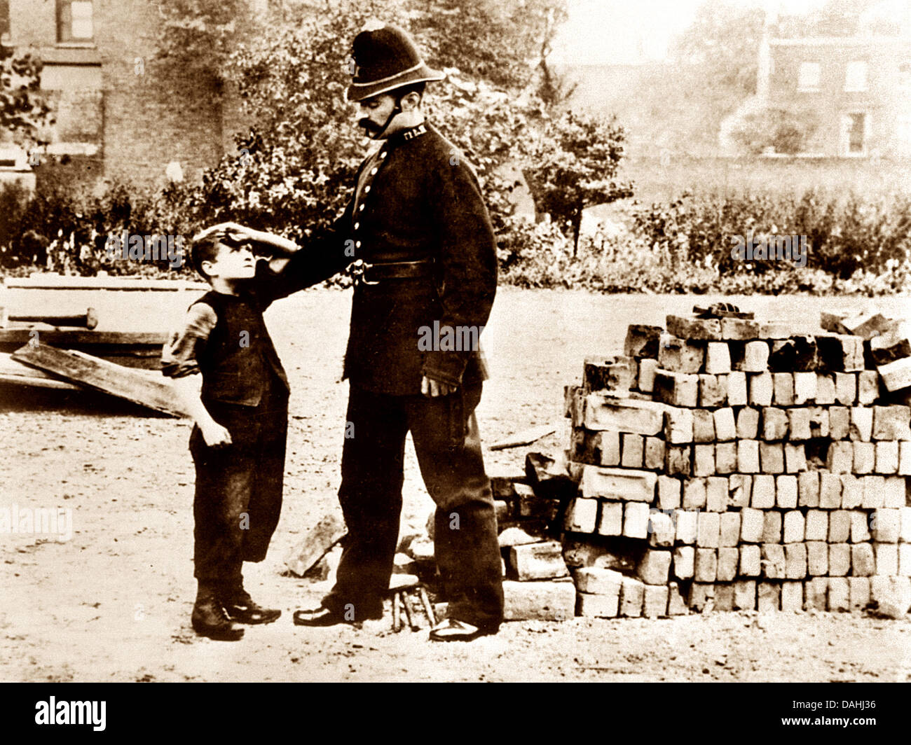 Policeman early 1900s Stock Photo - Alamy