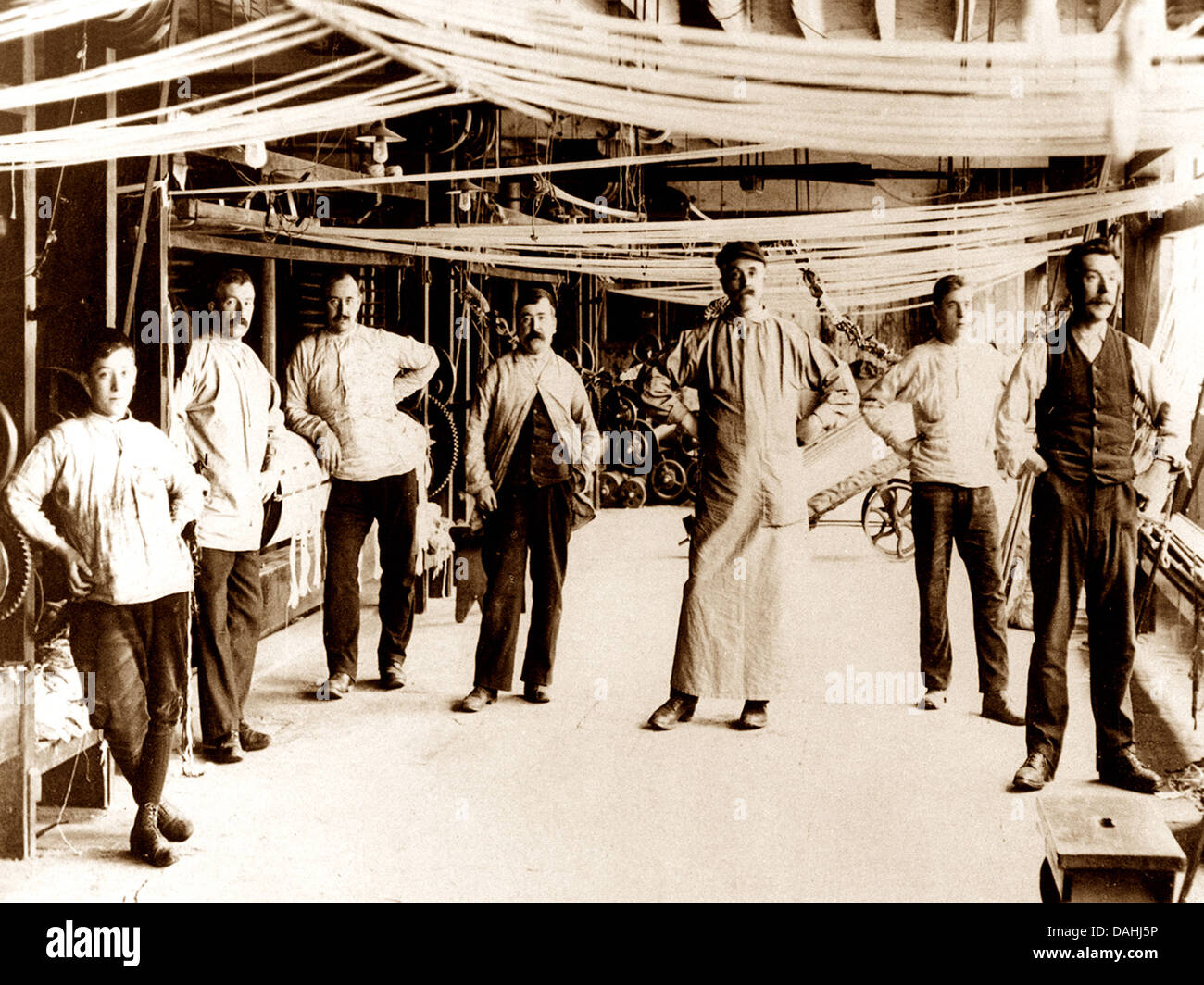 Victorian factory workers hi-res stock photography and images - Alamy