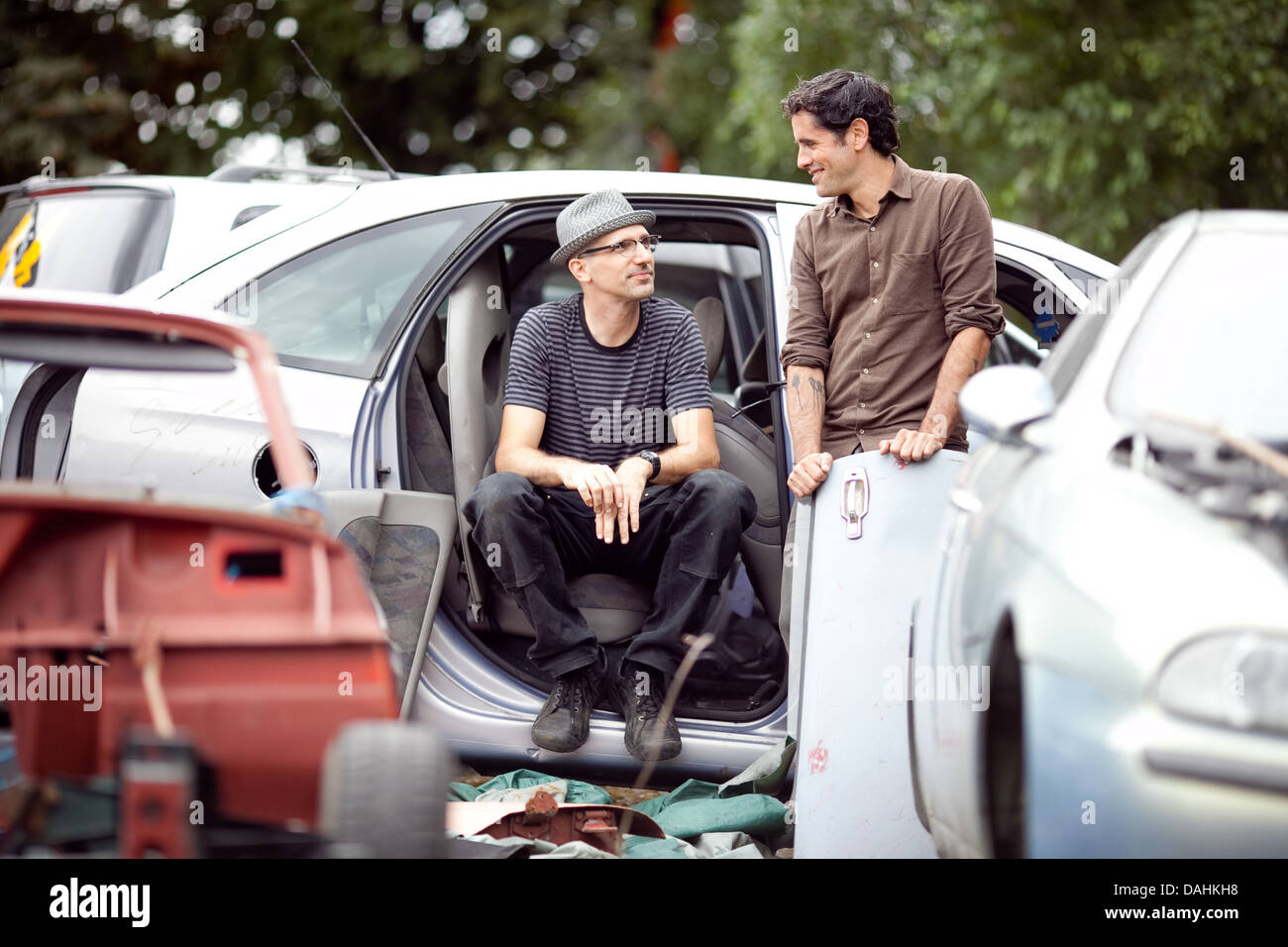 Artists Jeff Stark (l) and Todd Chandler (r Stock Photo - Alamy