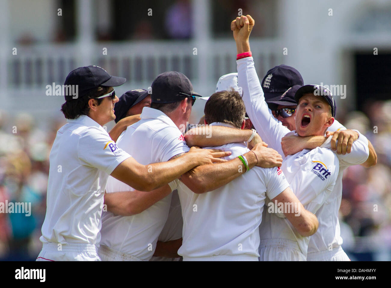 England cricket celebrate ashes hi-res stock photography and images - Alamy