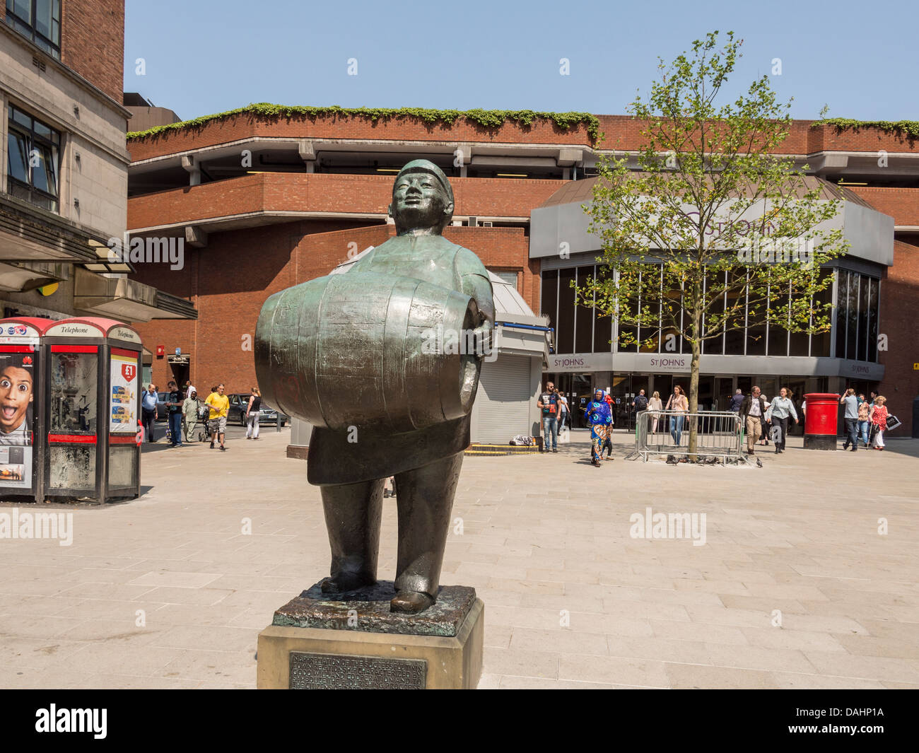 The Drayman in Dortmund Square Leeds UK presented by the twin town of ...