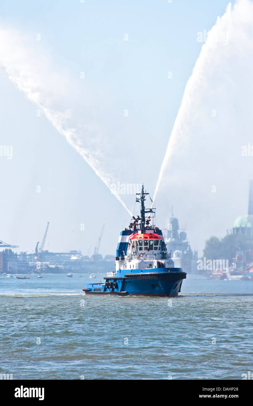 Fire boat hi-res stock photography and images - Alamy