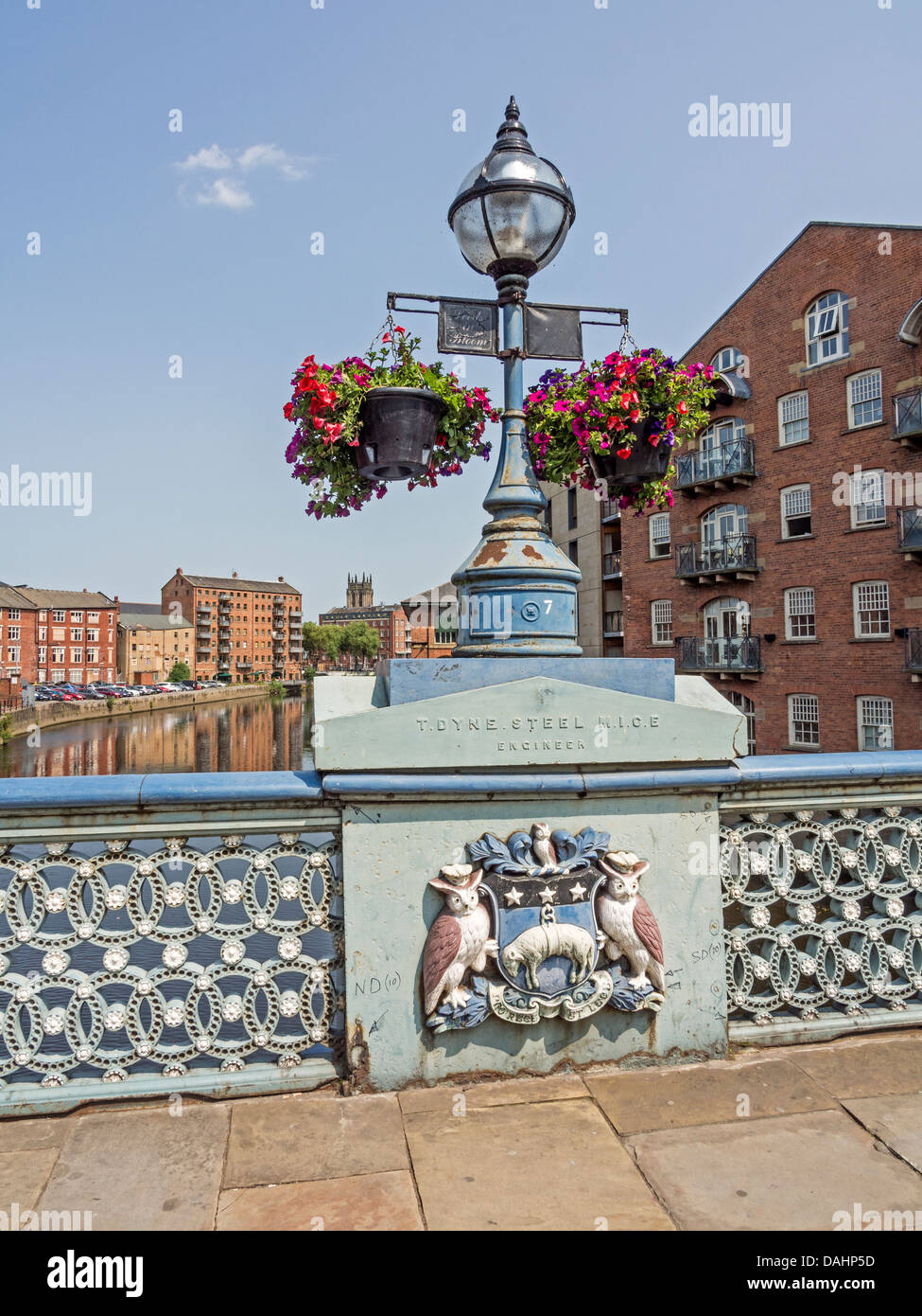 Victorian bridge leeds hi-res stock photography and images - Alamy