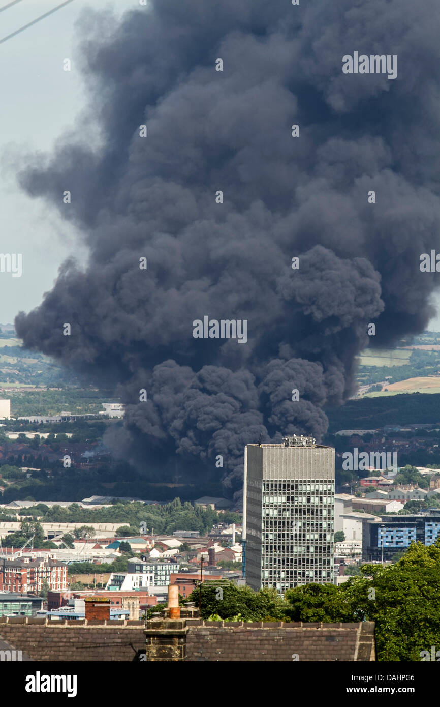 Sheffield, UK. 14th July, 2013. A cloud of thick smoke is seen rising ...