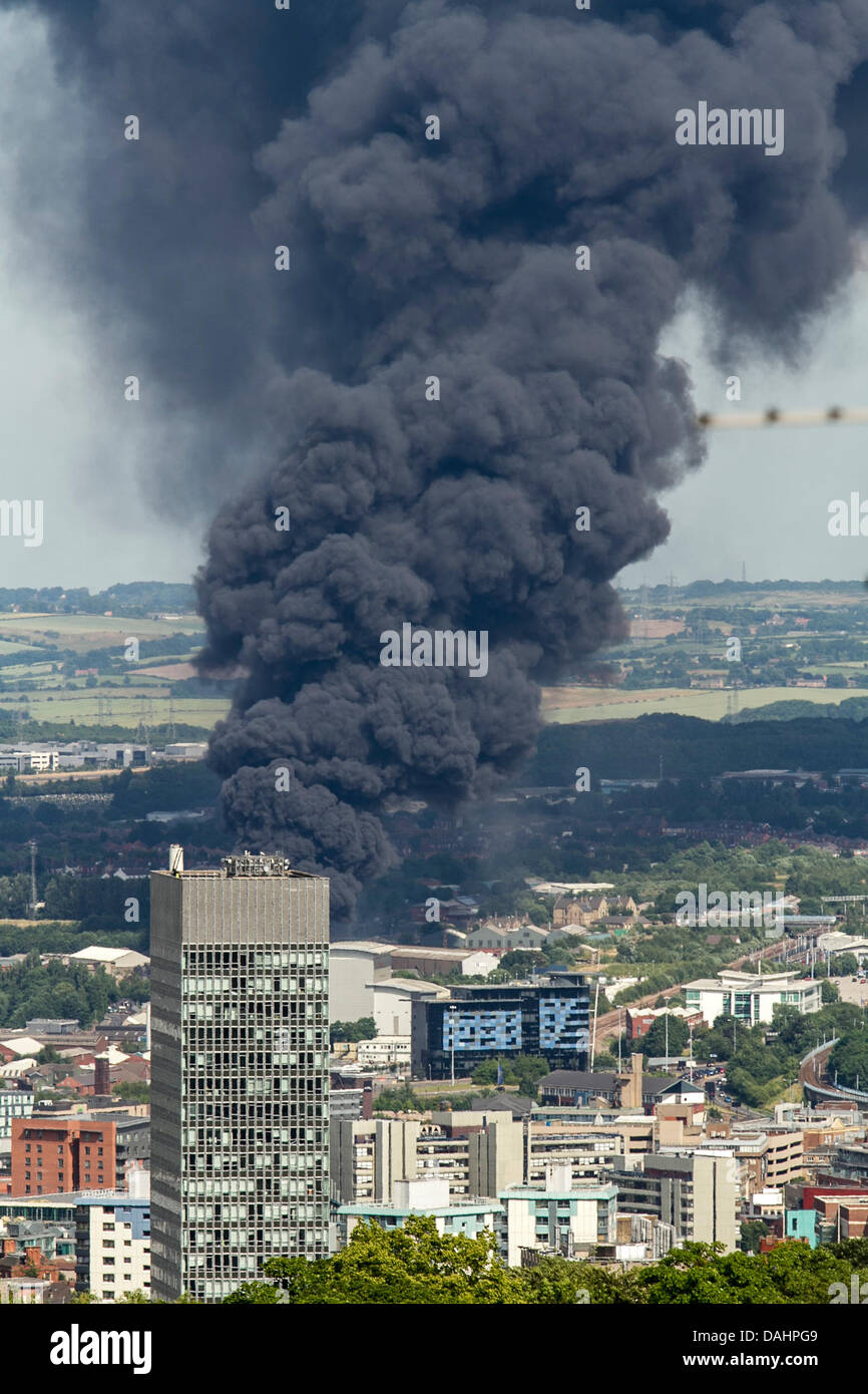 Sheffield, UK. 14th July, 2013. A cloud of thick smoke is seen rising ...