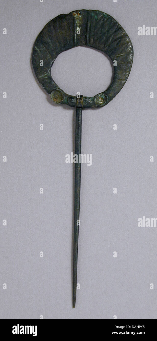 This penannular brooch, made from metal, features a simple yet elegant ...