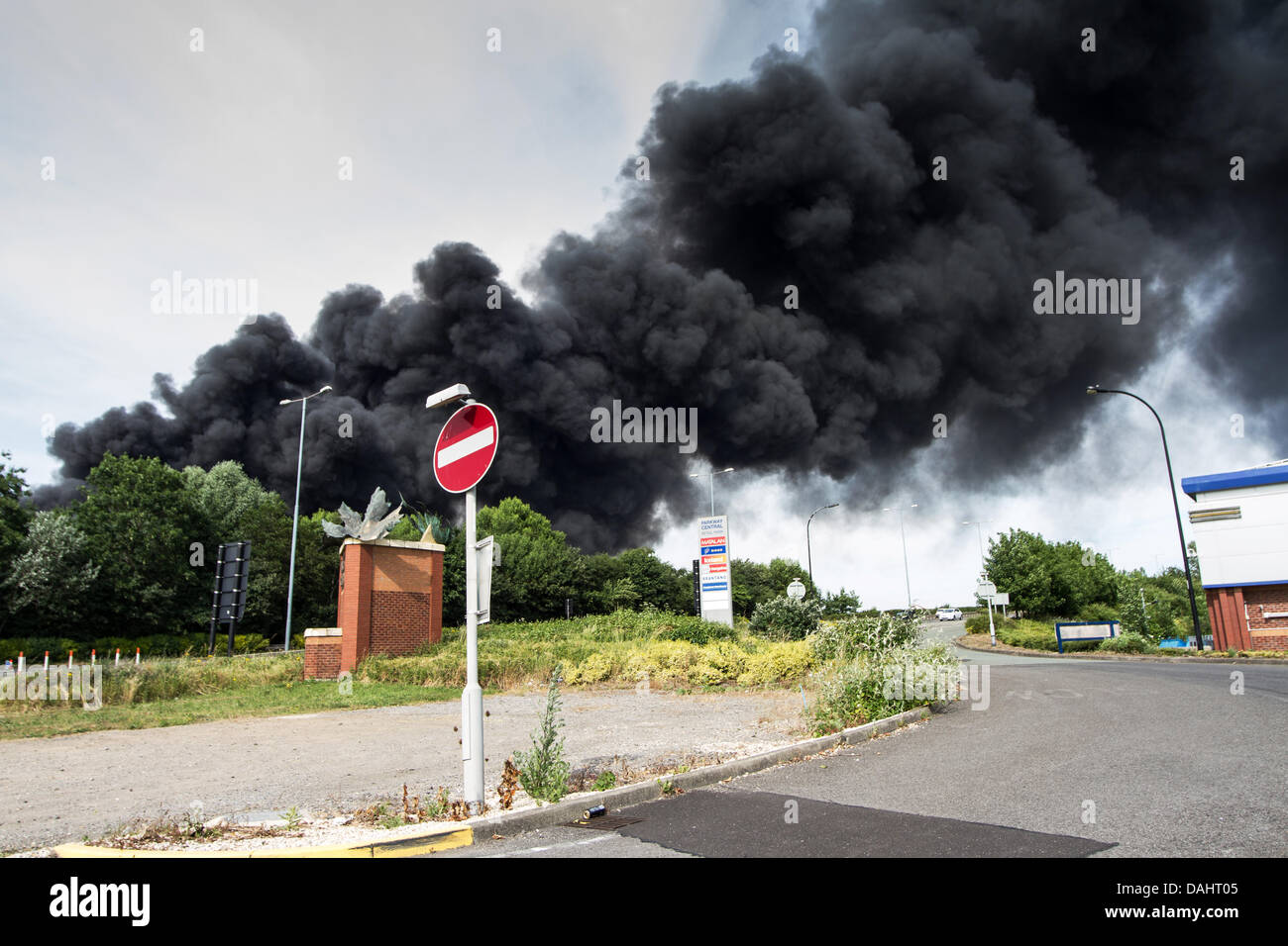 Sheffield, UK. 14th July, 2013. Thick black smoke billowing out of ...