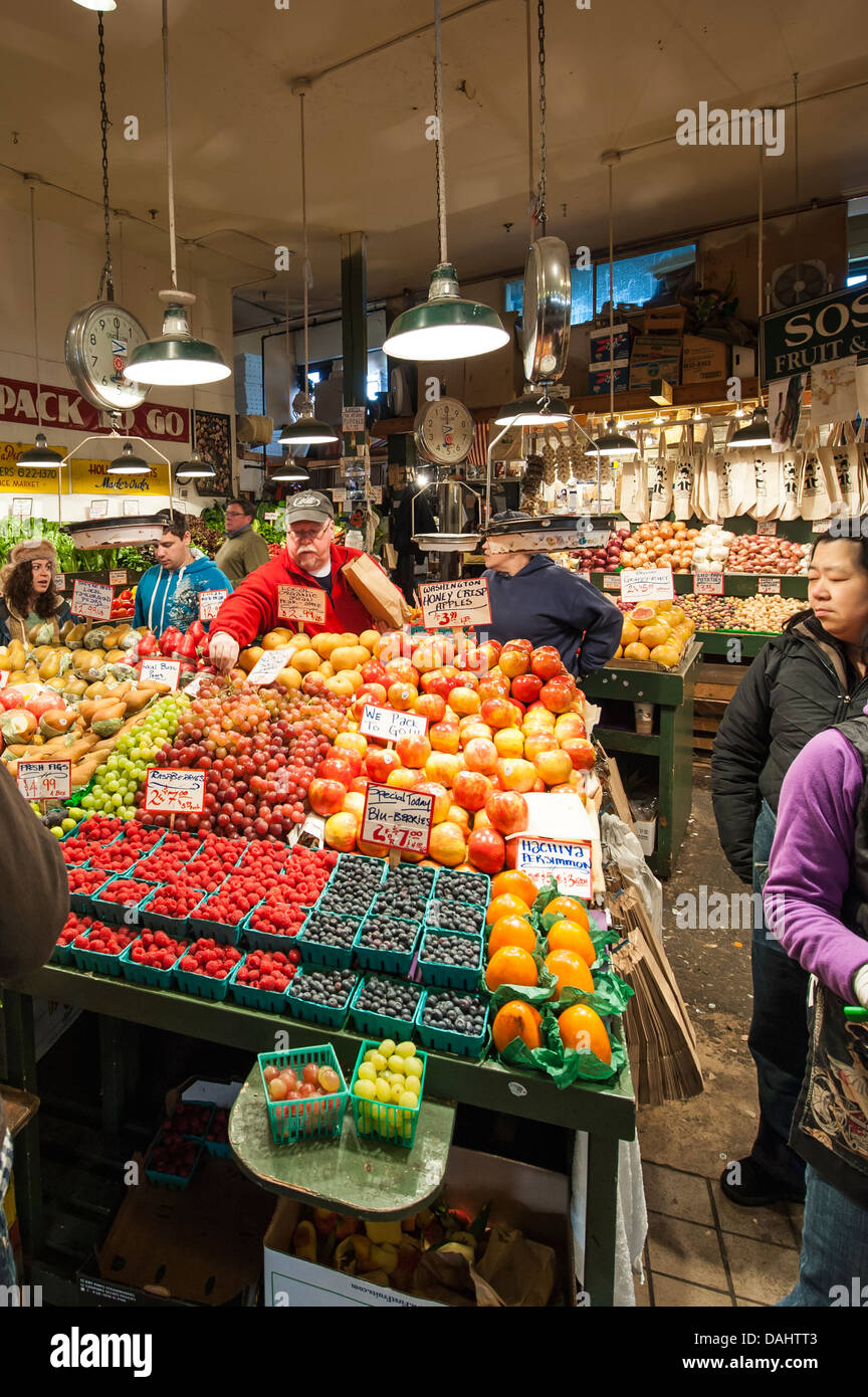 Shoppers in seattle public market center hi-res stock photography and ...