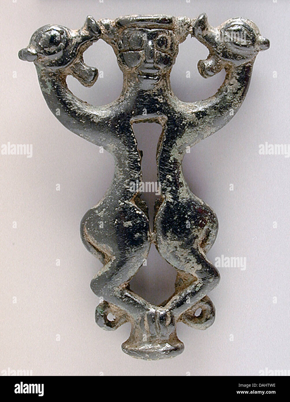 This bronze standard finial from the Los Angeles County Museum of Art ...