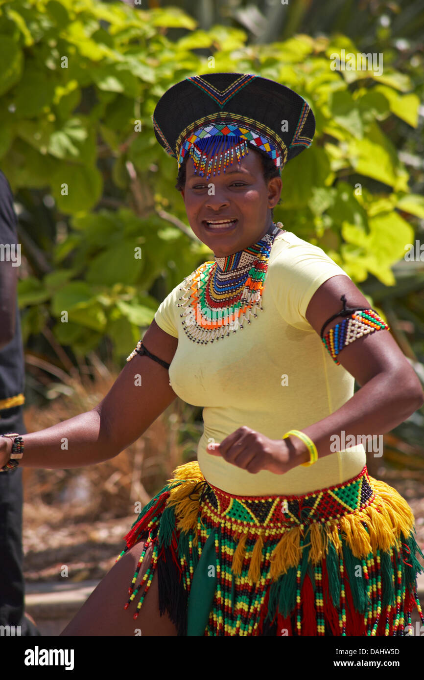Traditional dancer zimbabwe hi-res stock photography and images - Alamy