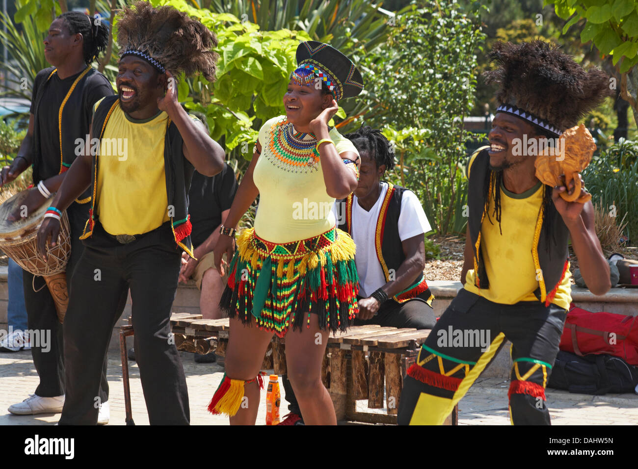 Traditional dancer zimbabwe hi-res stock photography and images - Alamy