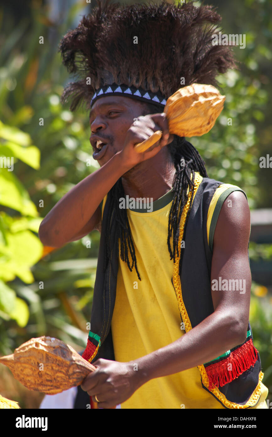 Traditional dancer zimbabwe hi-res stock photography and images - Alamy