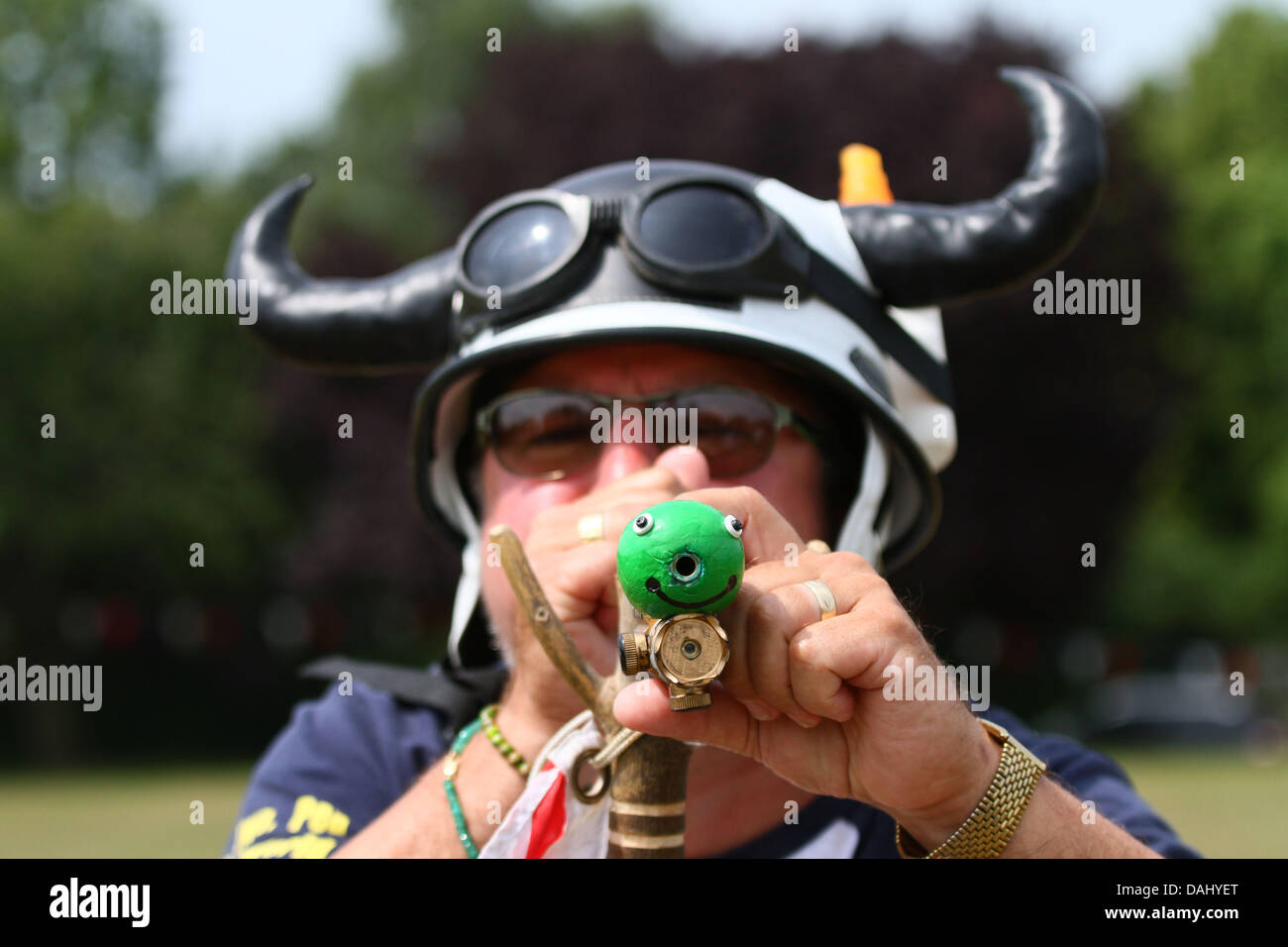 Pea shooter hi-res stock photography and images - Alamy