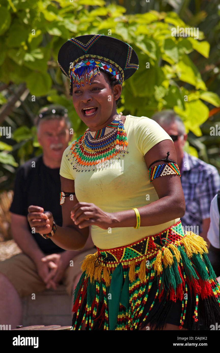 Traditional dancer zimbabwe hi-res stock photography and images - Alamy