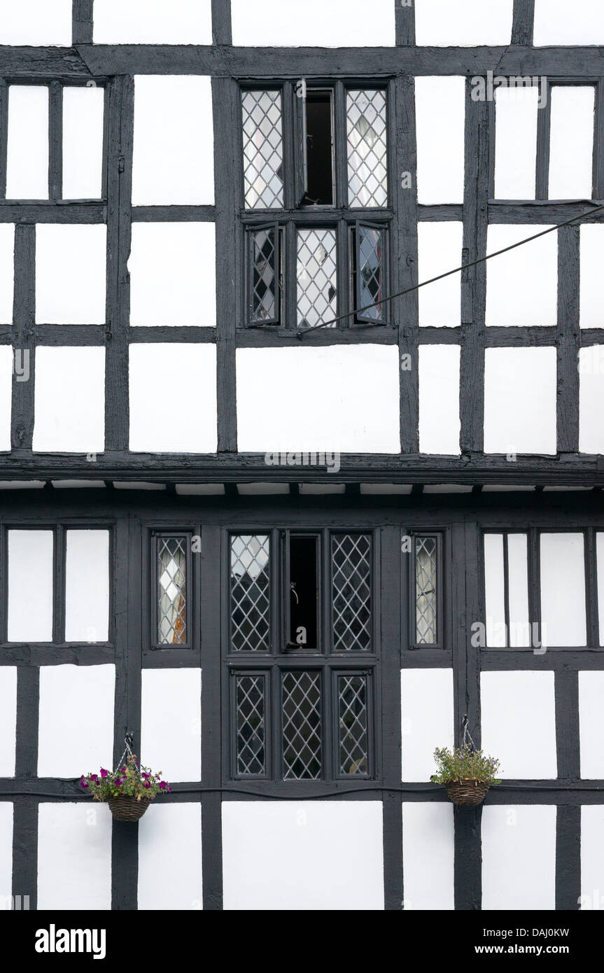 Tudor wall hi-res stock photography and images - Alamy