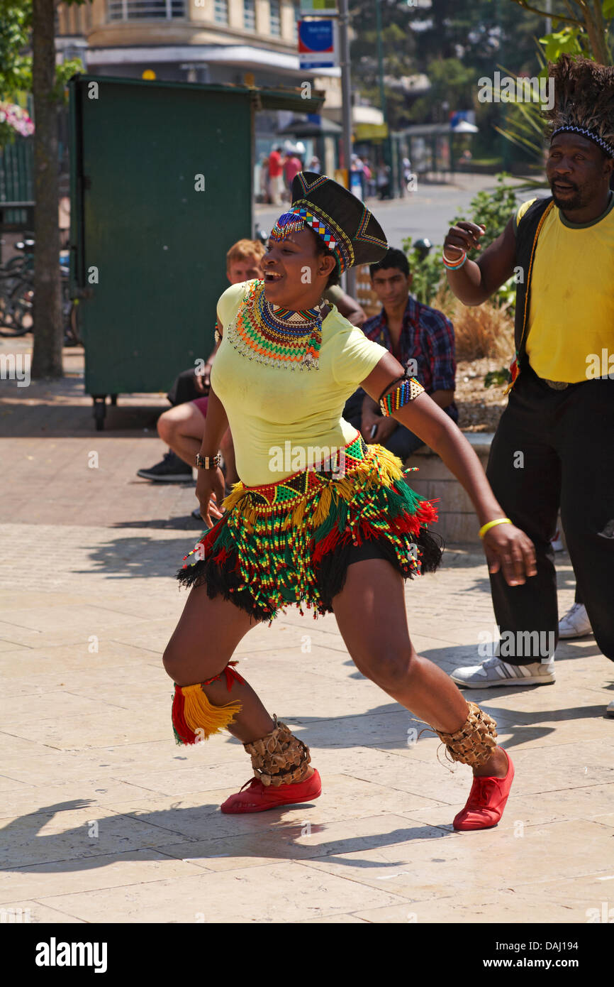 Traditional dancer zimbabwe hi-res stock photography and images - Alamy