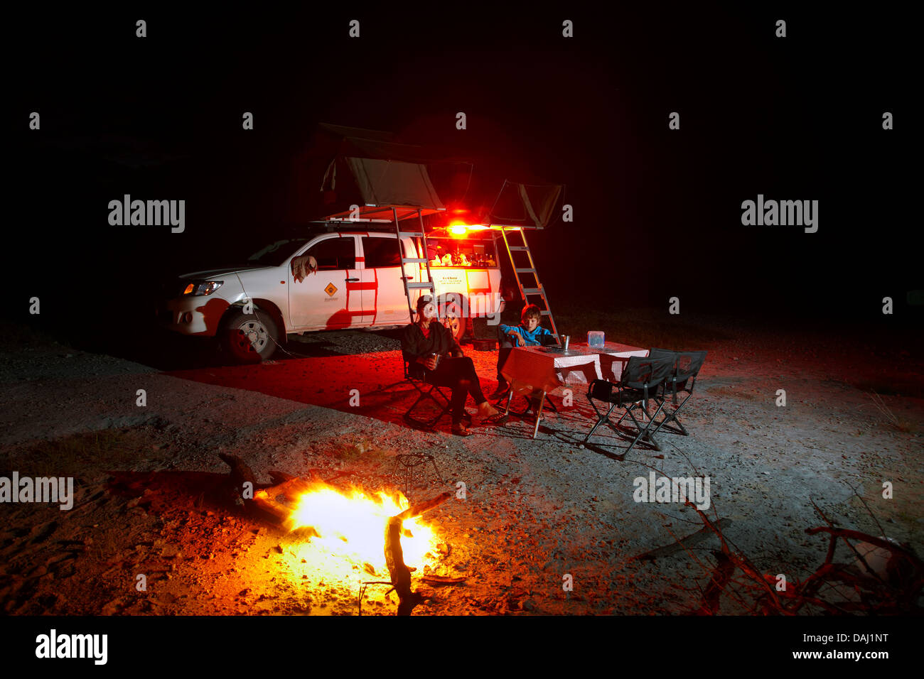 Children camp fire africa hi-res stock photography and images - Alamy