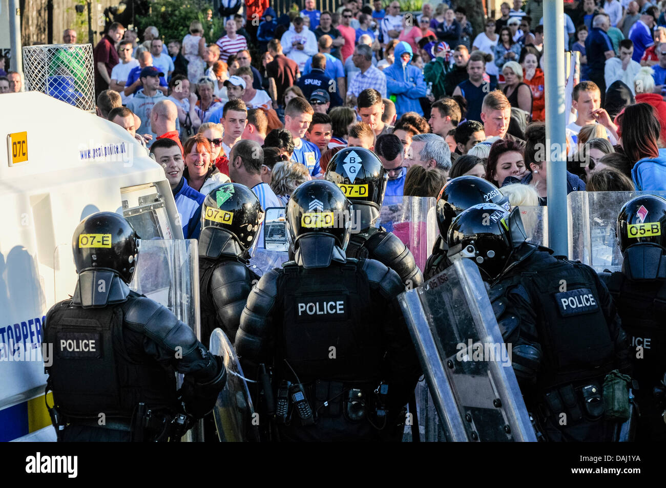 Belfast, Northern Ireland, 14th July 2013 - PSNI in riot gear hold back ...