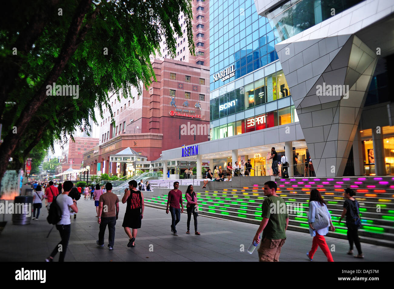 Shoppers on Orchard Road Singapore Stock Photo - Alamy
