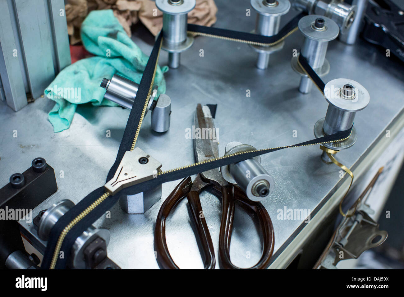 The UCAN zipper factory in downtown Los Angeles Stock Photo - Alamy