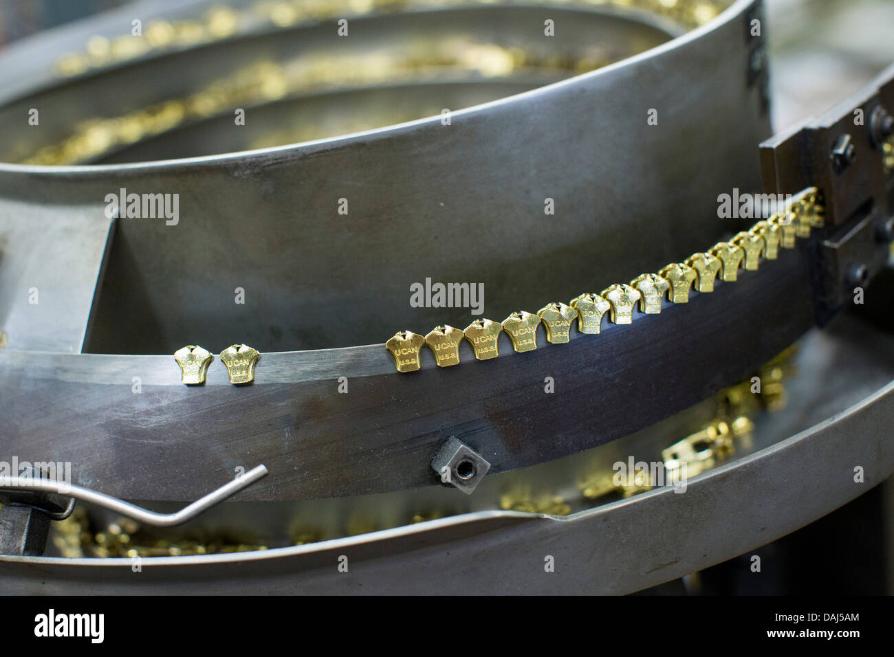 The UCAN zipper factory in downtown Los Angeles Stock Photo - Alamy