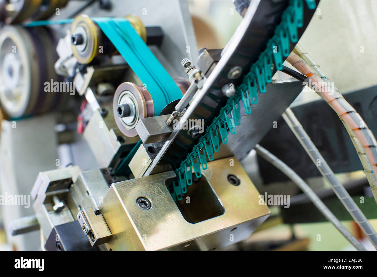 The UCAN zipper factory in downtown Los Angeles Stock Photo - Alamy