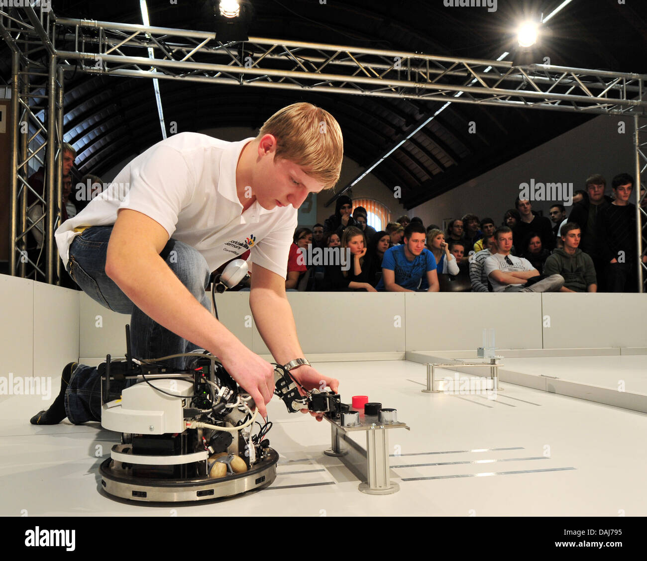 Finalists of 'Mobile Robotics ' prepare their machines in Erfurt ...