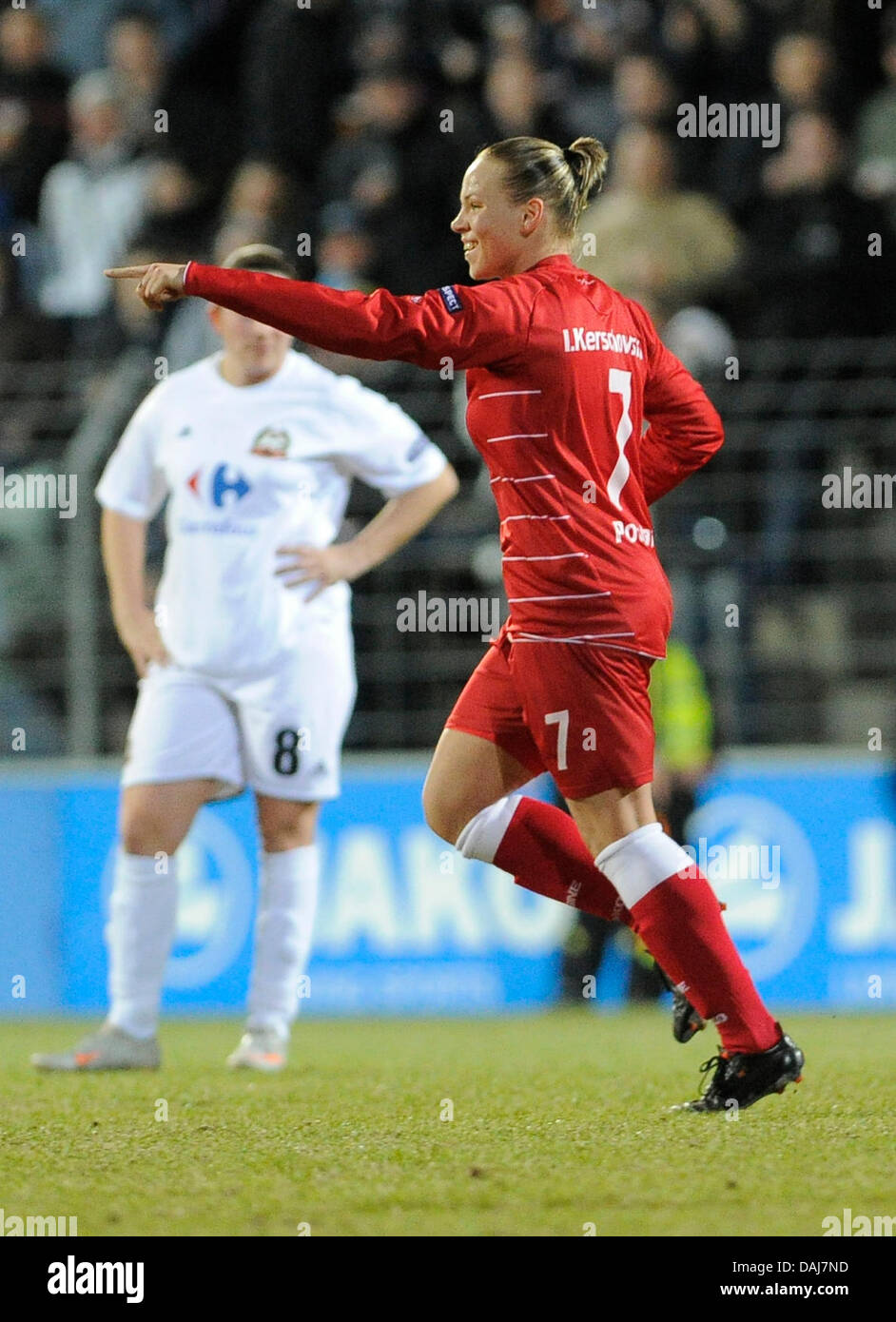 The picture shows the Postdam player Jennifer Zietz celebrating after ...