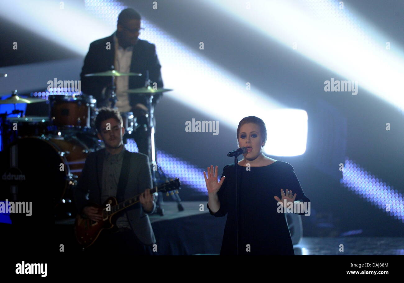 Adele singer on stage hi-res stock photography and images - Alamy