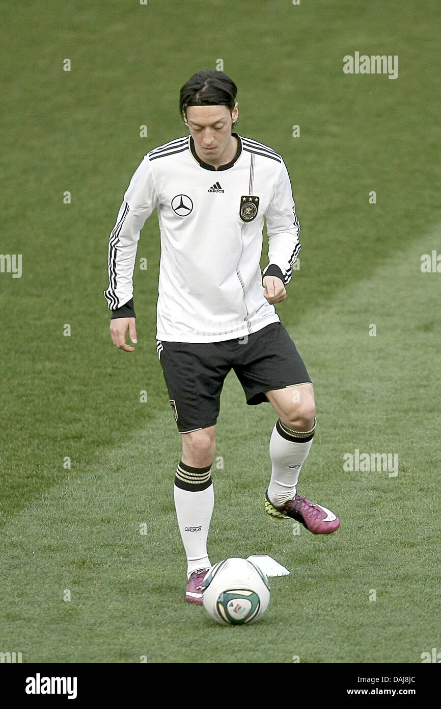 The picture shows the German national soccer player Mesut Özil at the ...