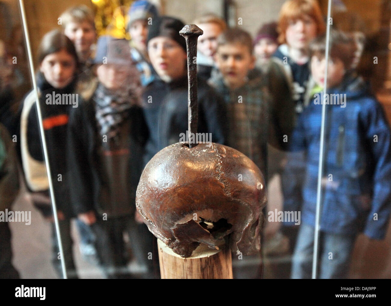 Young visitors look at the skull of pirate Klaus Stoertebeker at the ...