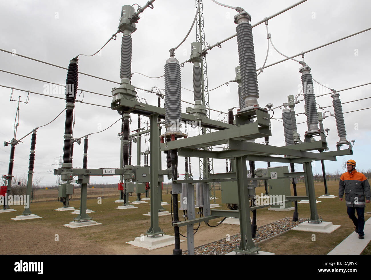 A worker at the substation Bentwisch near Rostock inspects a ...