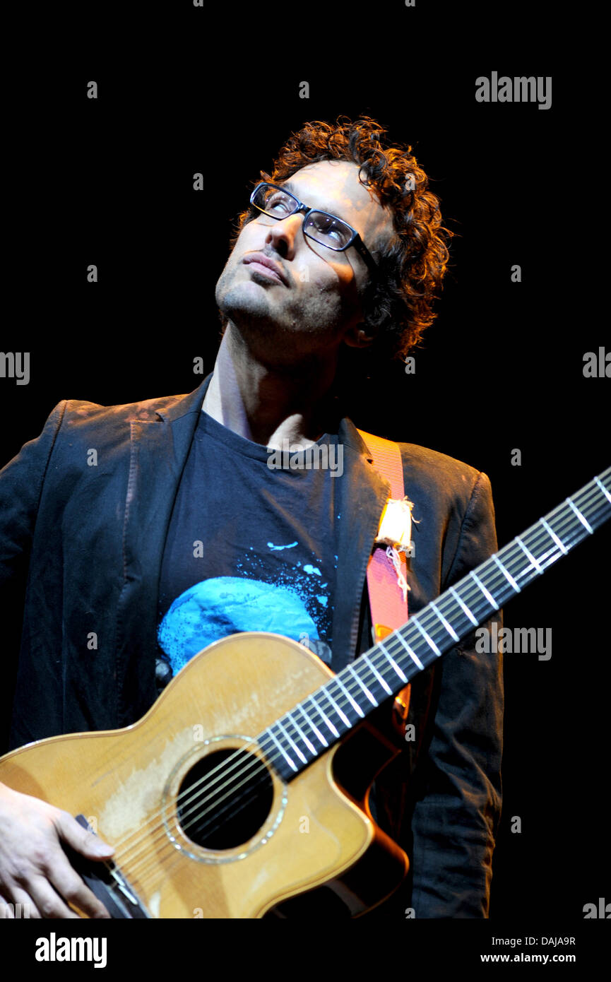 Israeli singer hi-res stock photography and images - Alamy