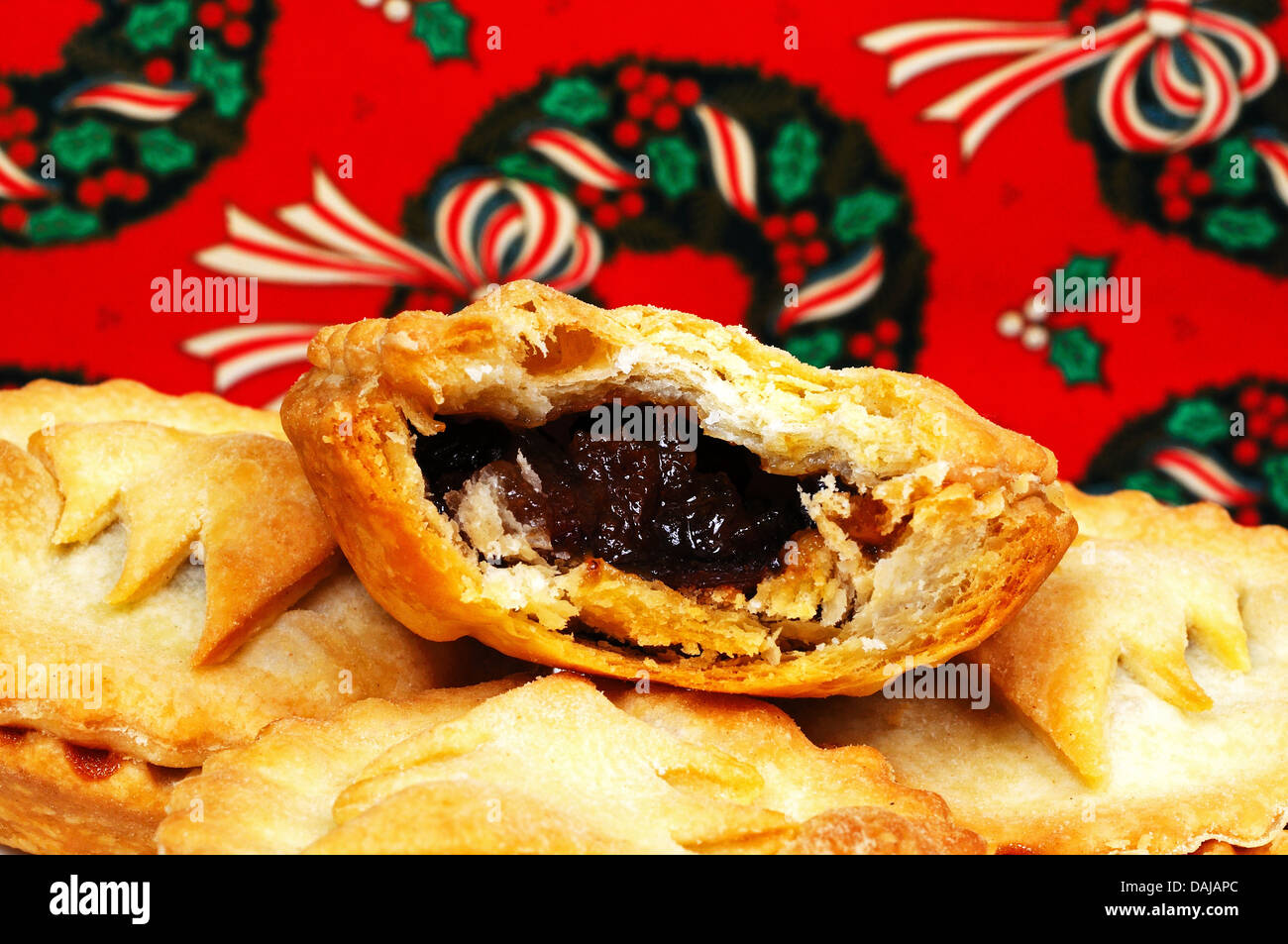 Individual traditional christmas mince pies hi-res stock photography ...