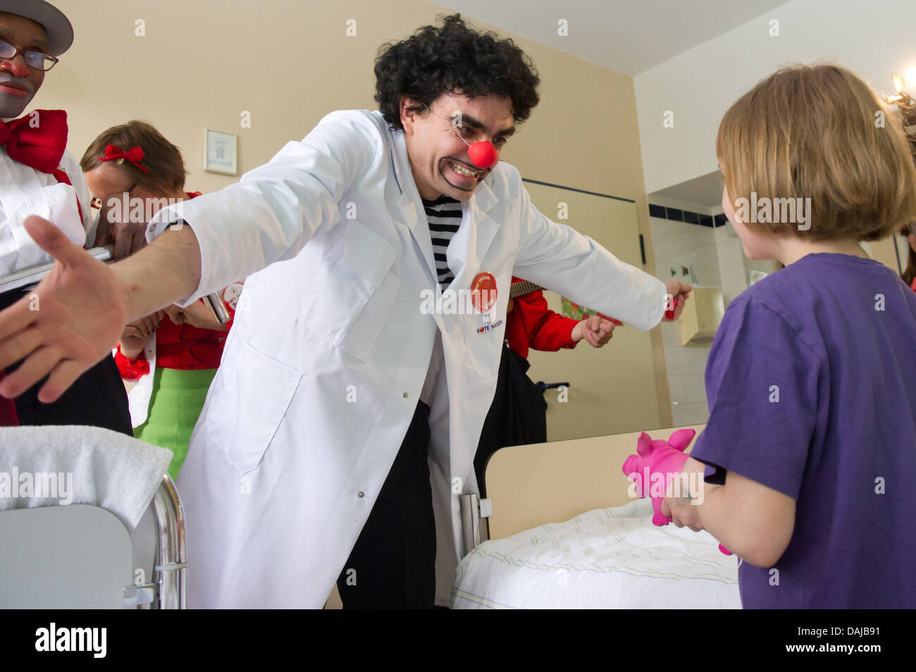 Opera singer Rolando Villazon visits eight year old Jessica dressed as ...