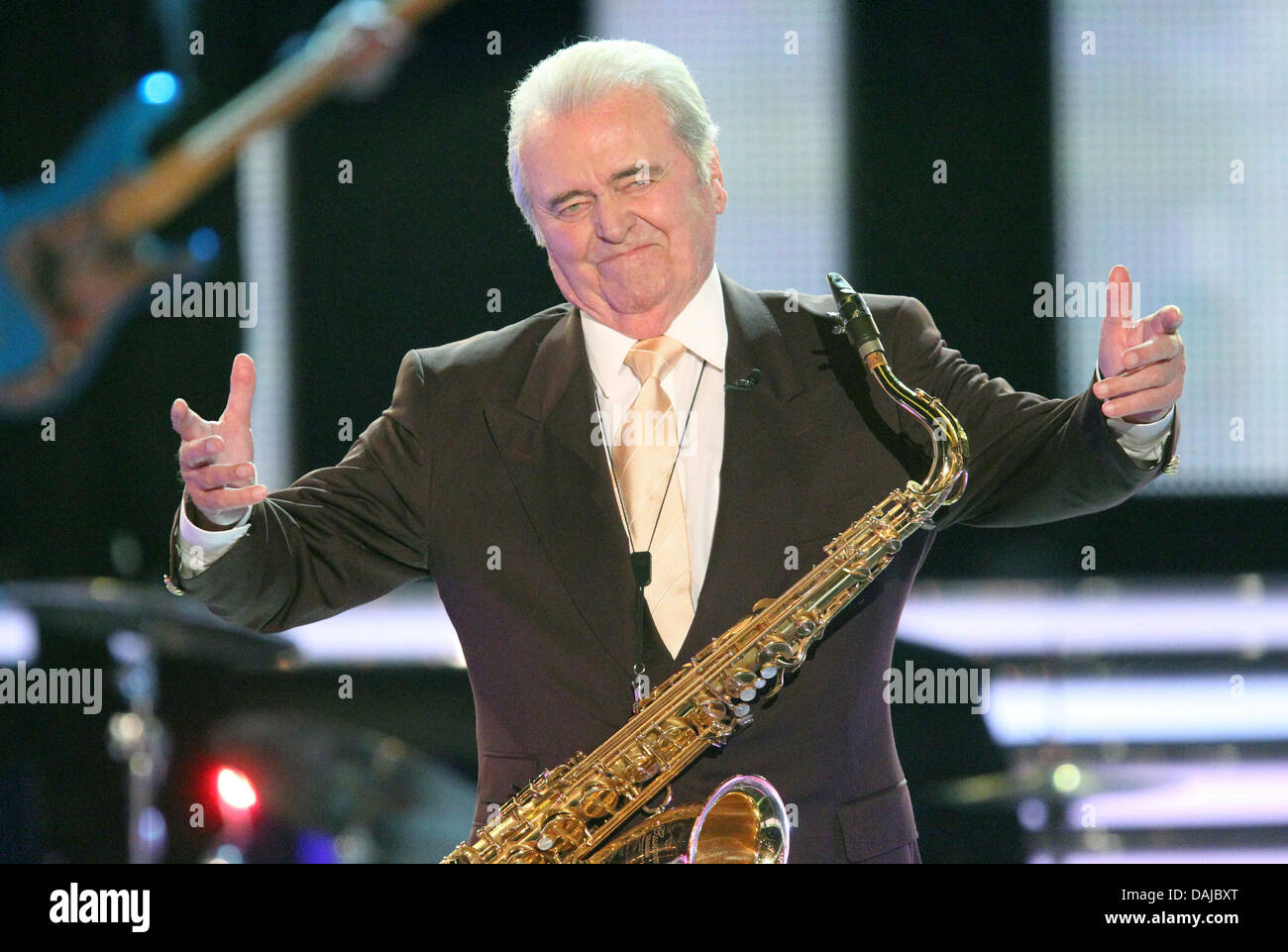 Musiker Max Greger steht am Samstag (02.04.2011) - seinem 85 ...