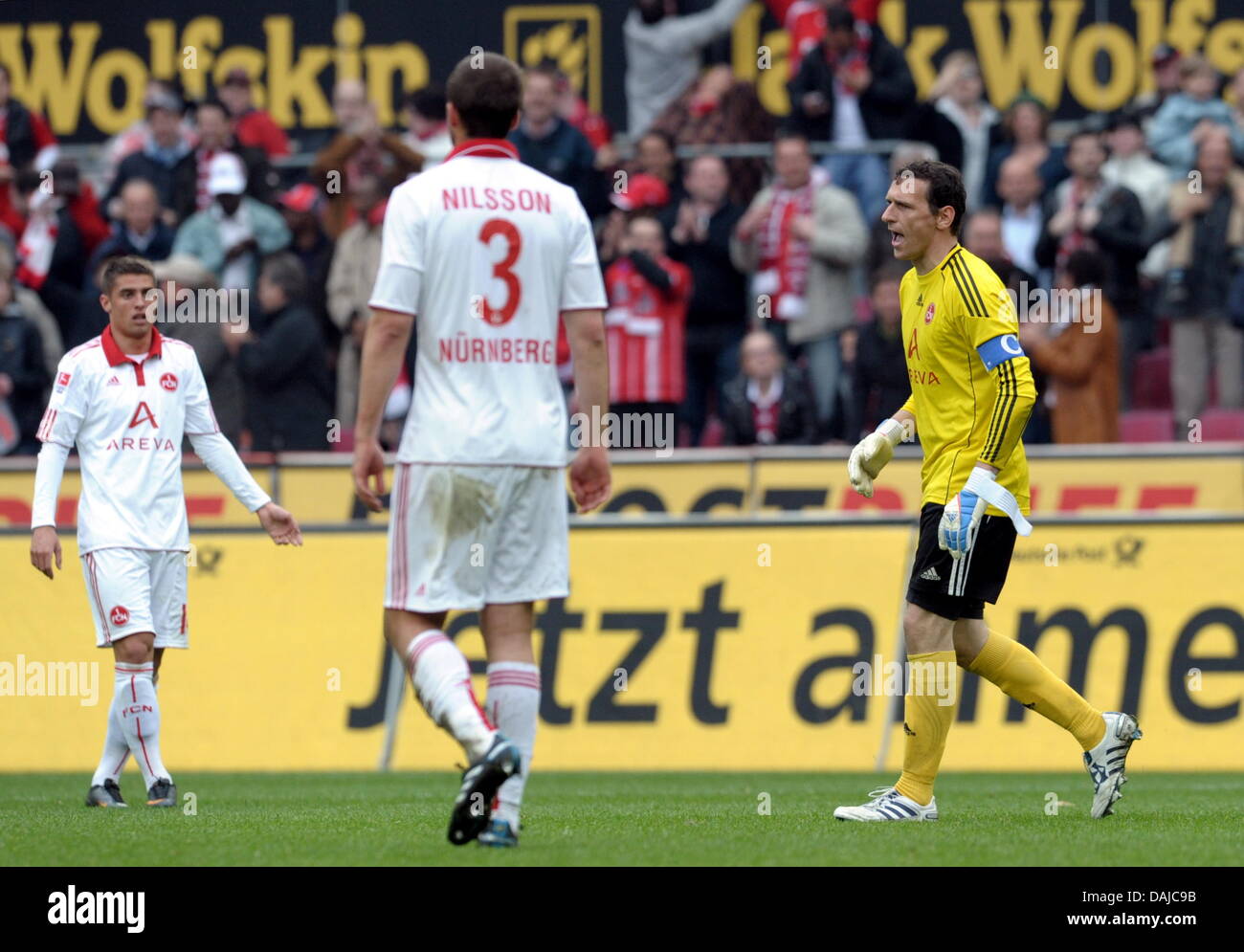 Nuremberg's goalkeeper Raphael Schaefer (R) cries out in frustration ...