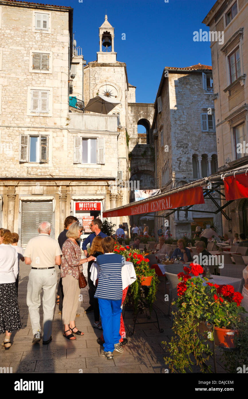 Old buildings split hi-res stock photography and images - Alamy