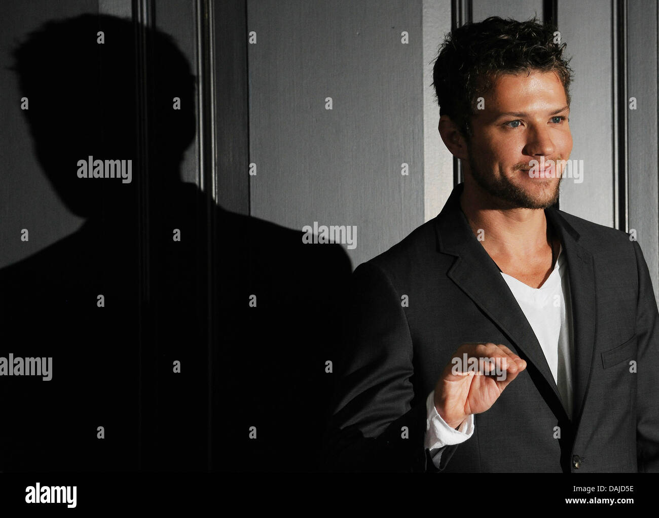 The actor Ryan Phillippe poses at a photocall for the movie 'The ...