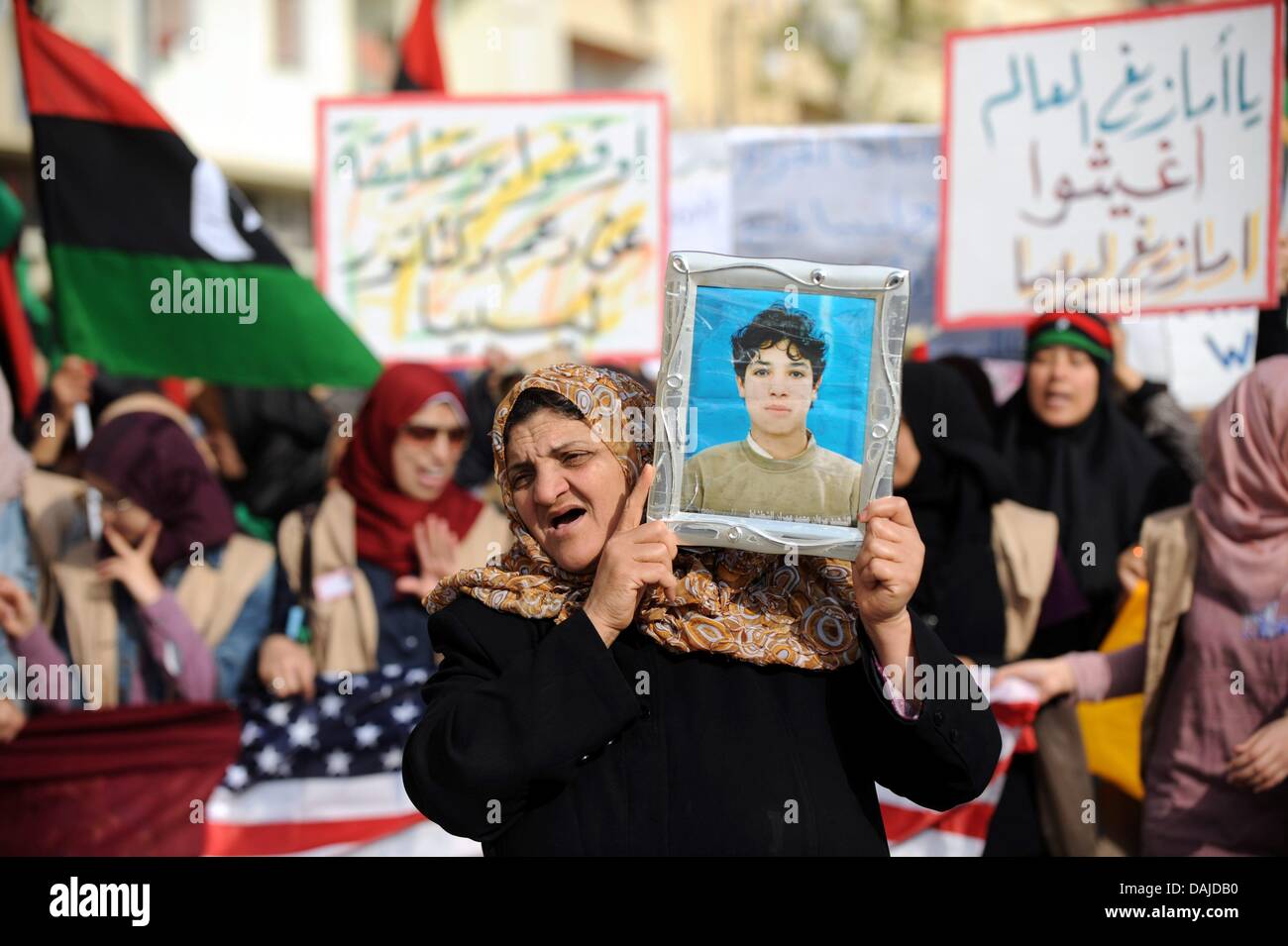 Libyan women demonstrate aginst Muammar Al-Gaddafi and Turkey in ...