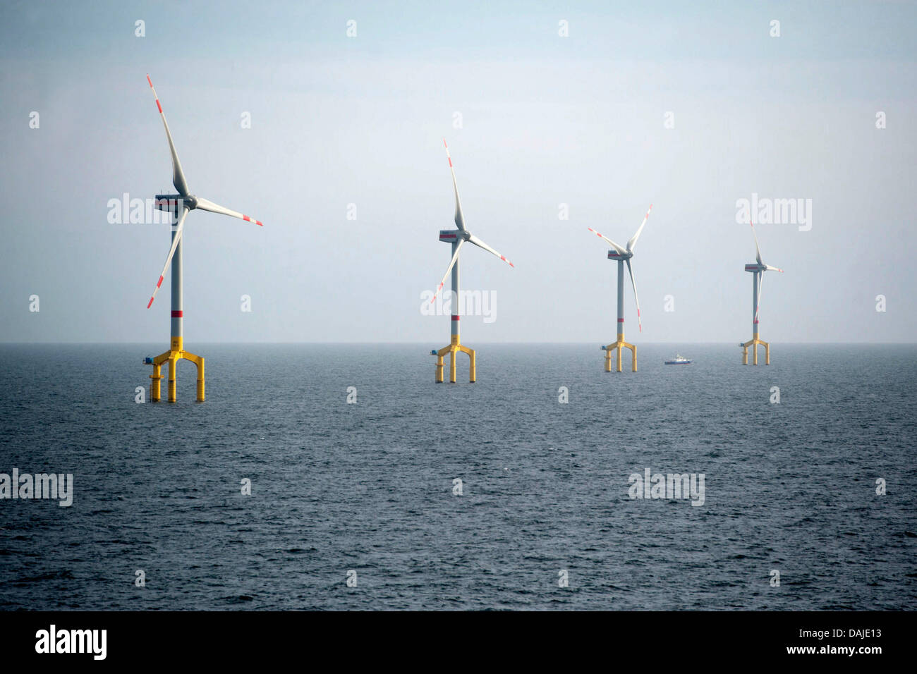Wind turbines of the offshore wind farm 'Bard Offshore 1' around 100 ...
