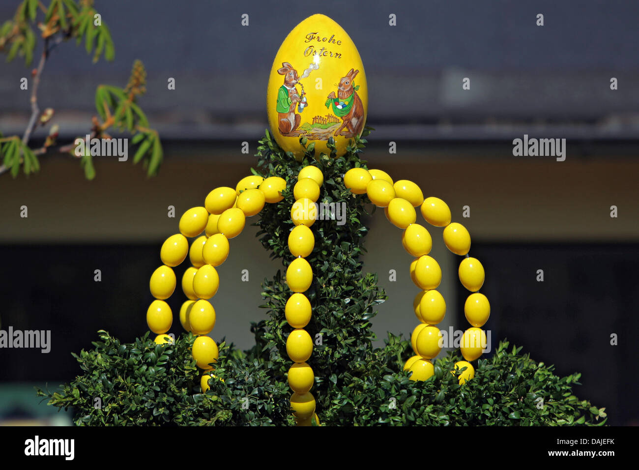 The crown of the Easter well from the resident's association ...