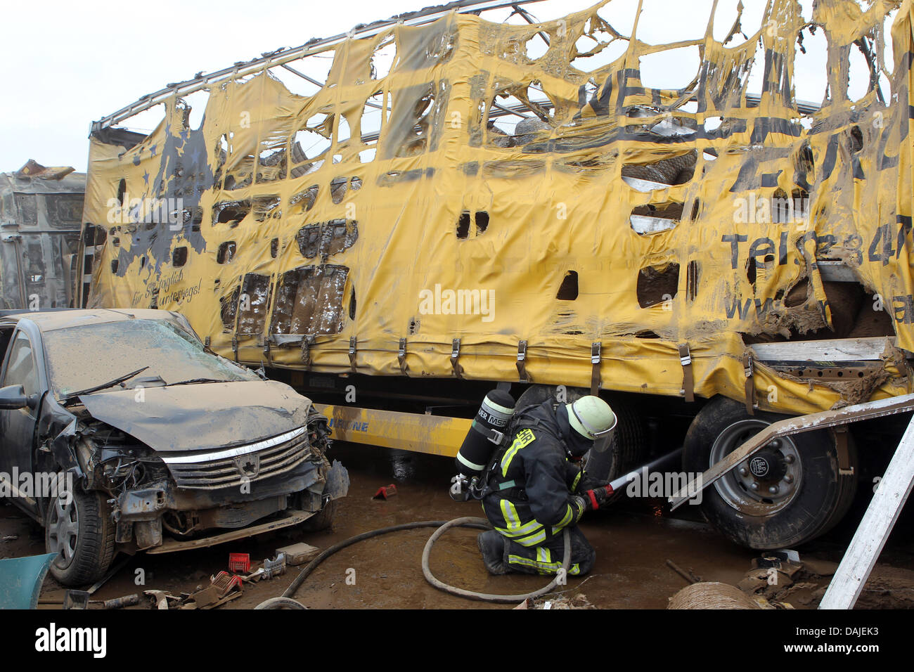 Pile of smashed cars hi-res stock photography and images - Alamy